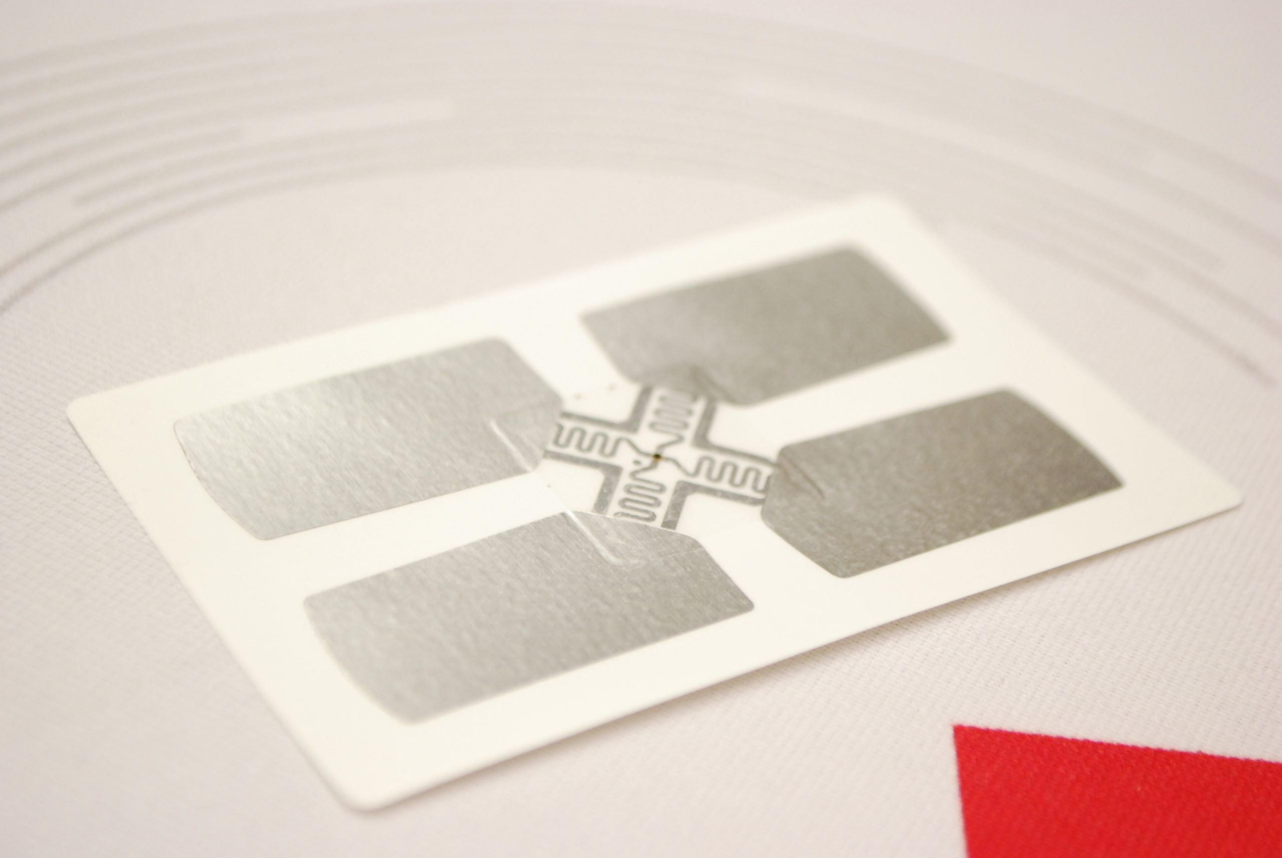 Tag RFID, Etiquetas UHF y NFC, Beacon BLE